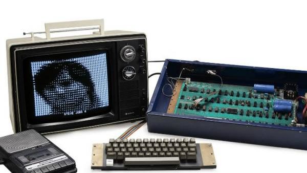 Collezionismo, quante follie: il primo computer Apple venduto ad un ...