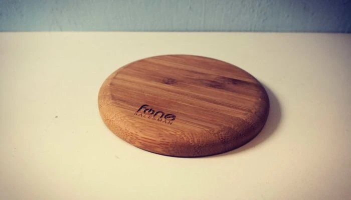 Recensione WoodPuck Organiser con Bamboo Edition Qi wireless, tieni in ...