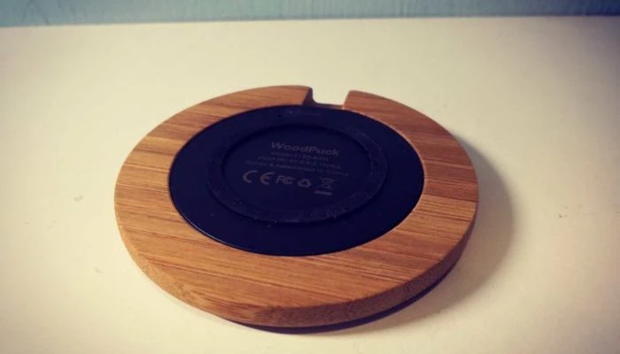 Recensione WoodPuck Organiser con Bamboo Edition Qi wireless, tieni in ...