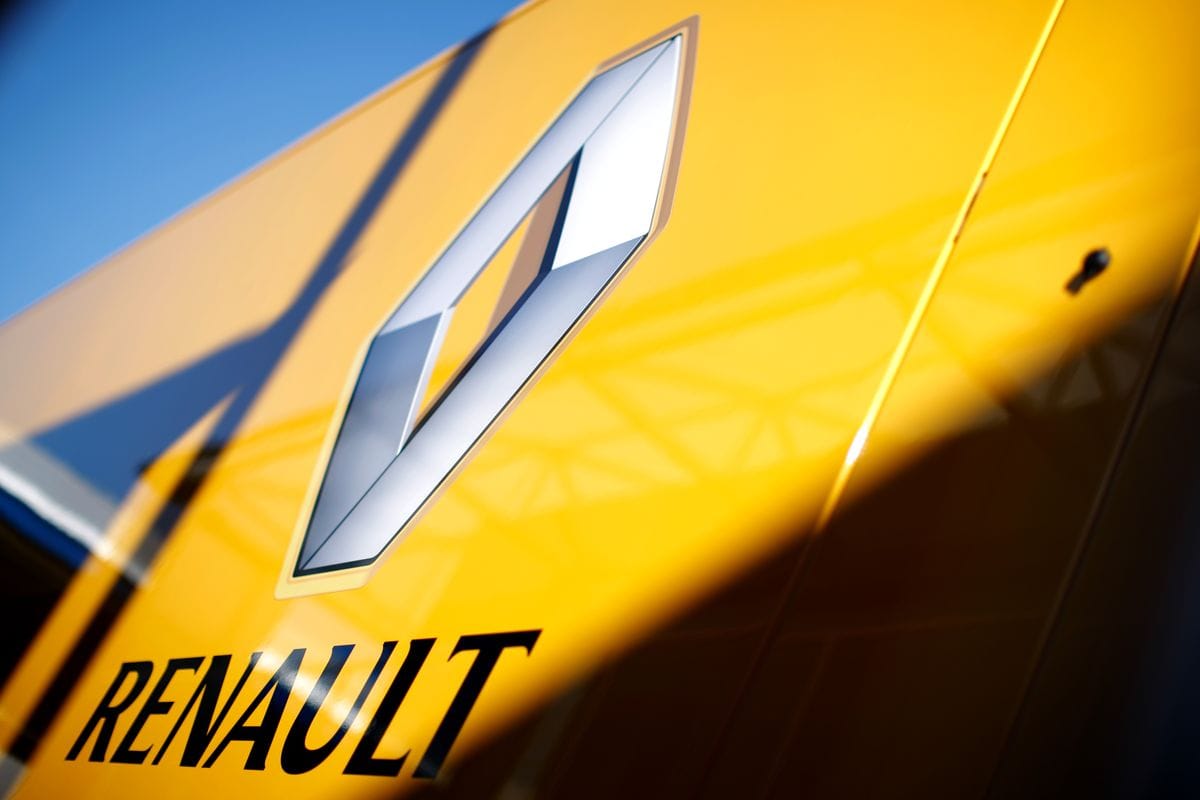 Renault: incredibile scoperta, 400000 auto con il motore difettoso