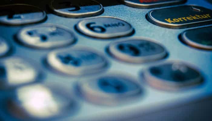 Truffa bancomat: un semplice trucco svuota completamente gli ATM ...