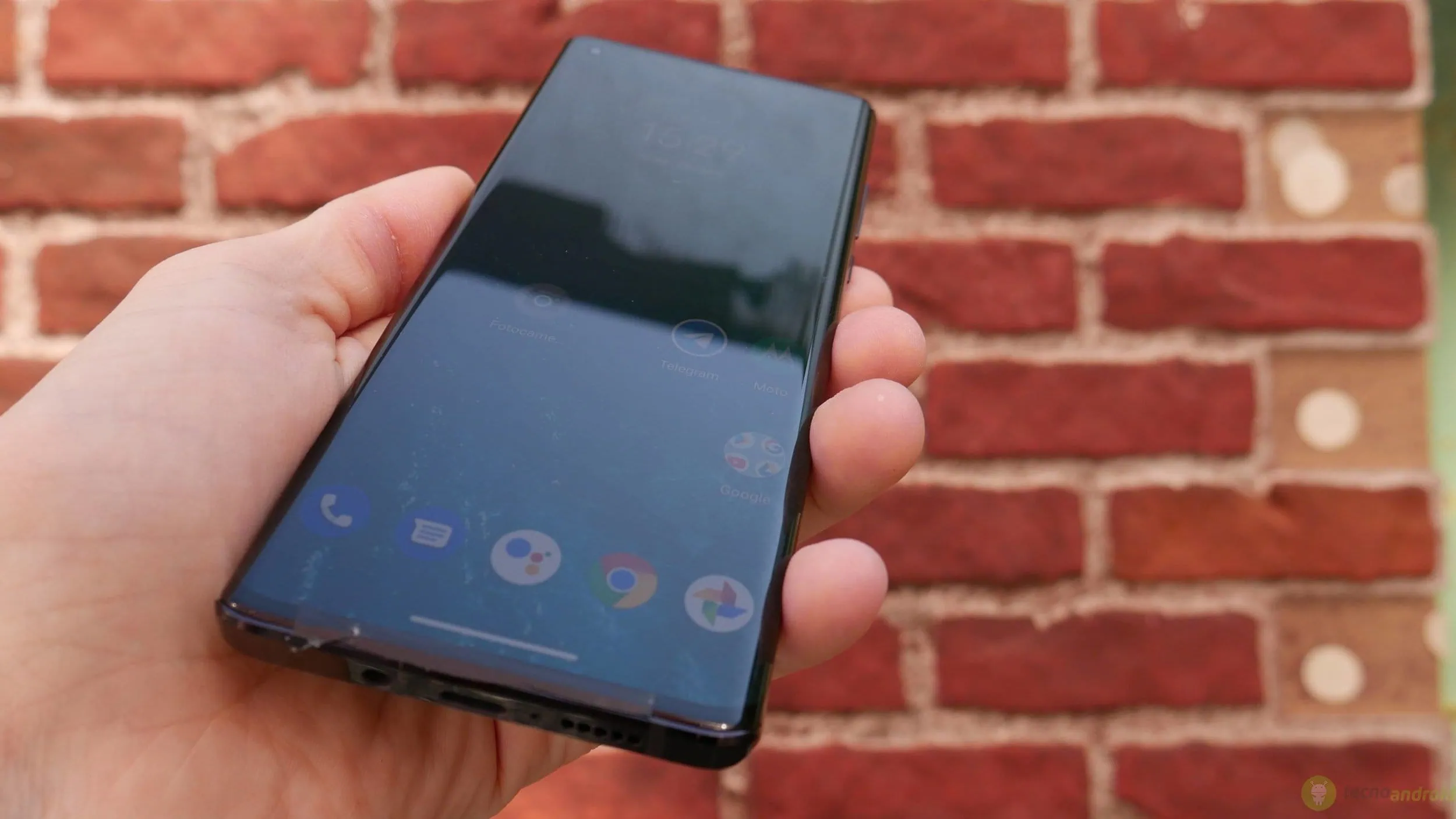 Motorola Edge ed Edge+ sono ufficiali: quanta qualità e che prezzo!