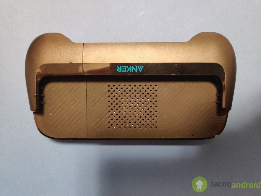 Recensione Powerbank Anker PowerCore Play 6K: sembra un gamepad!