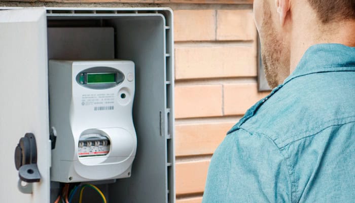 Contatori della luce che mostravano un aumento delle letture del 500% ...