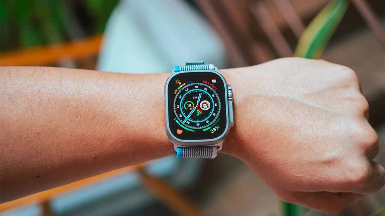 Apple posticipa il lancio di Watch Ultra con display micro-LED