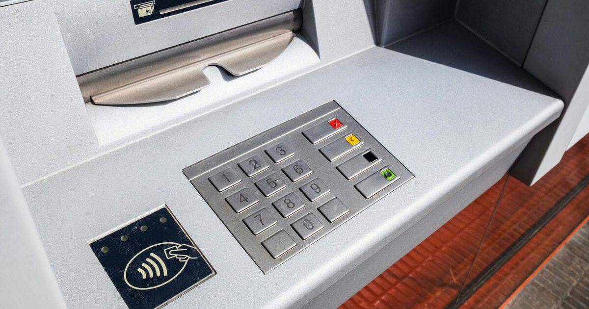 Bancomat di Poste Italiane, premi il tasto 9 e accadrà una cosa ...