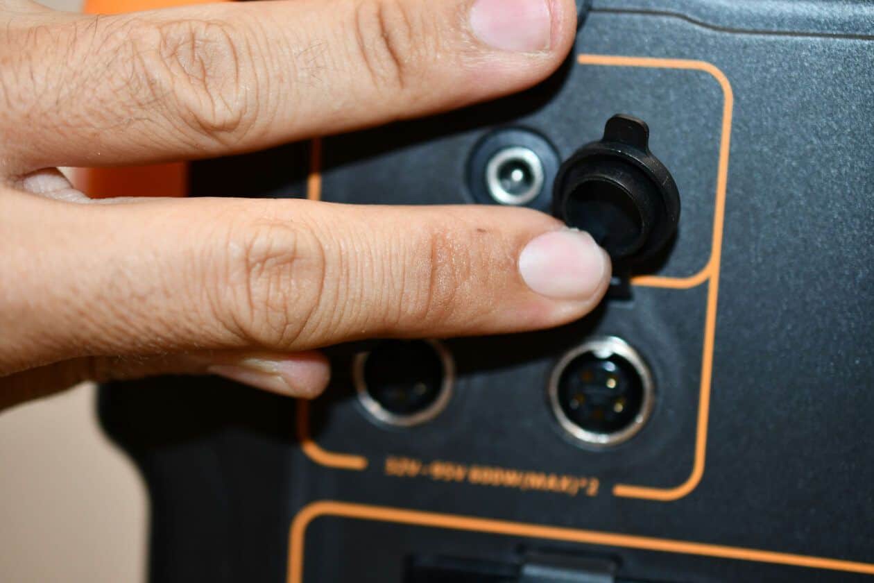 PECRON E2000 LFP: la power station espandibile che genera energia ...