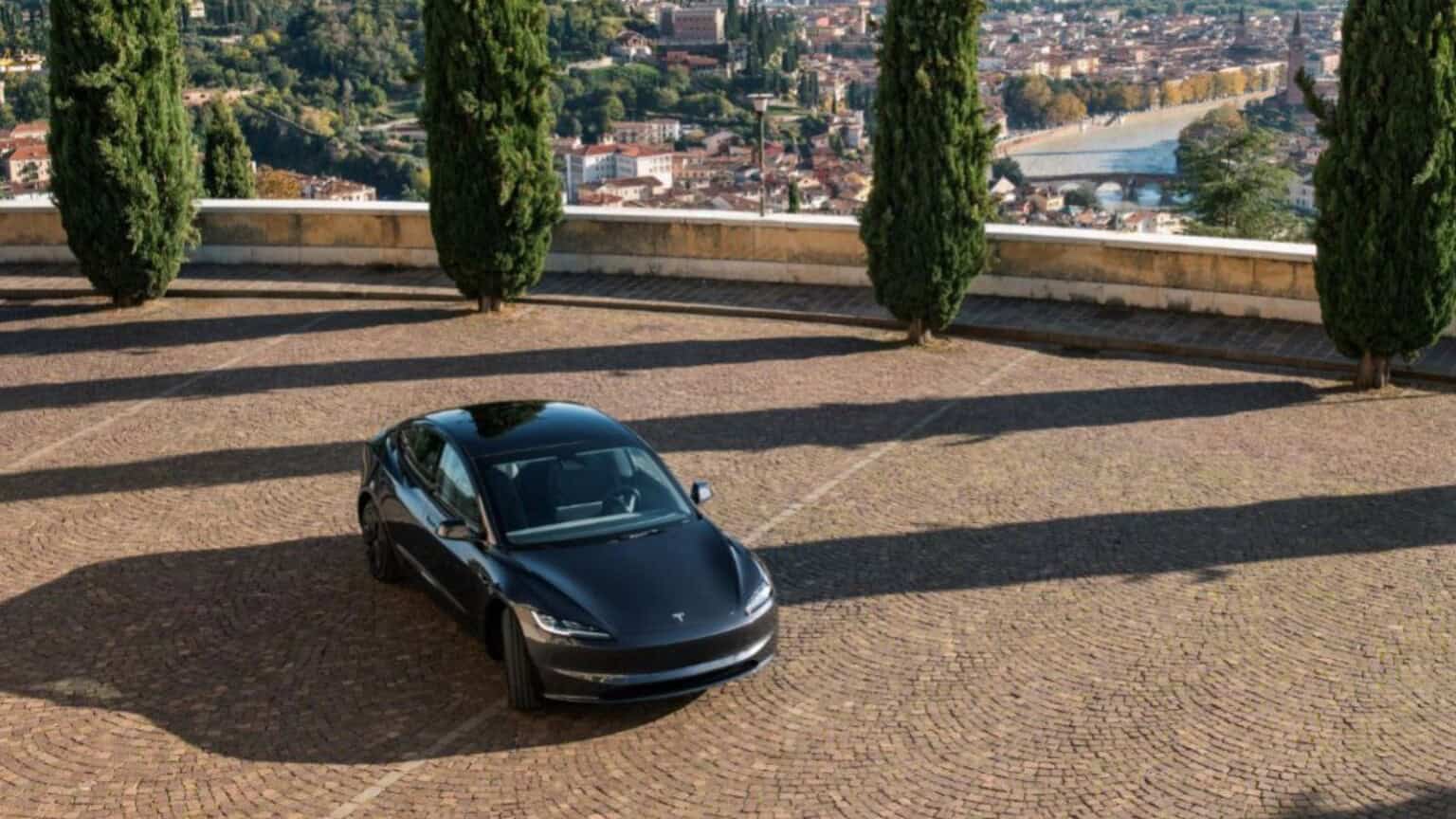 Tesla inaugura il Tesla Center di Verona, il più grande in Italia ...