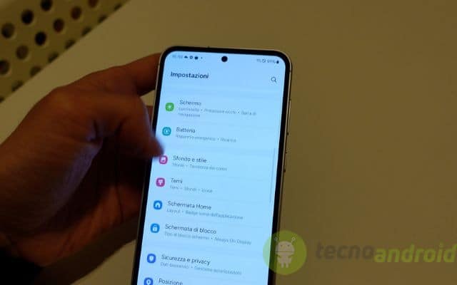 RECENSIONE Samsung Galaxy S23 FE: va bene, ma è difficile da comprendere