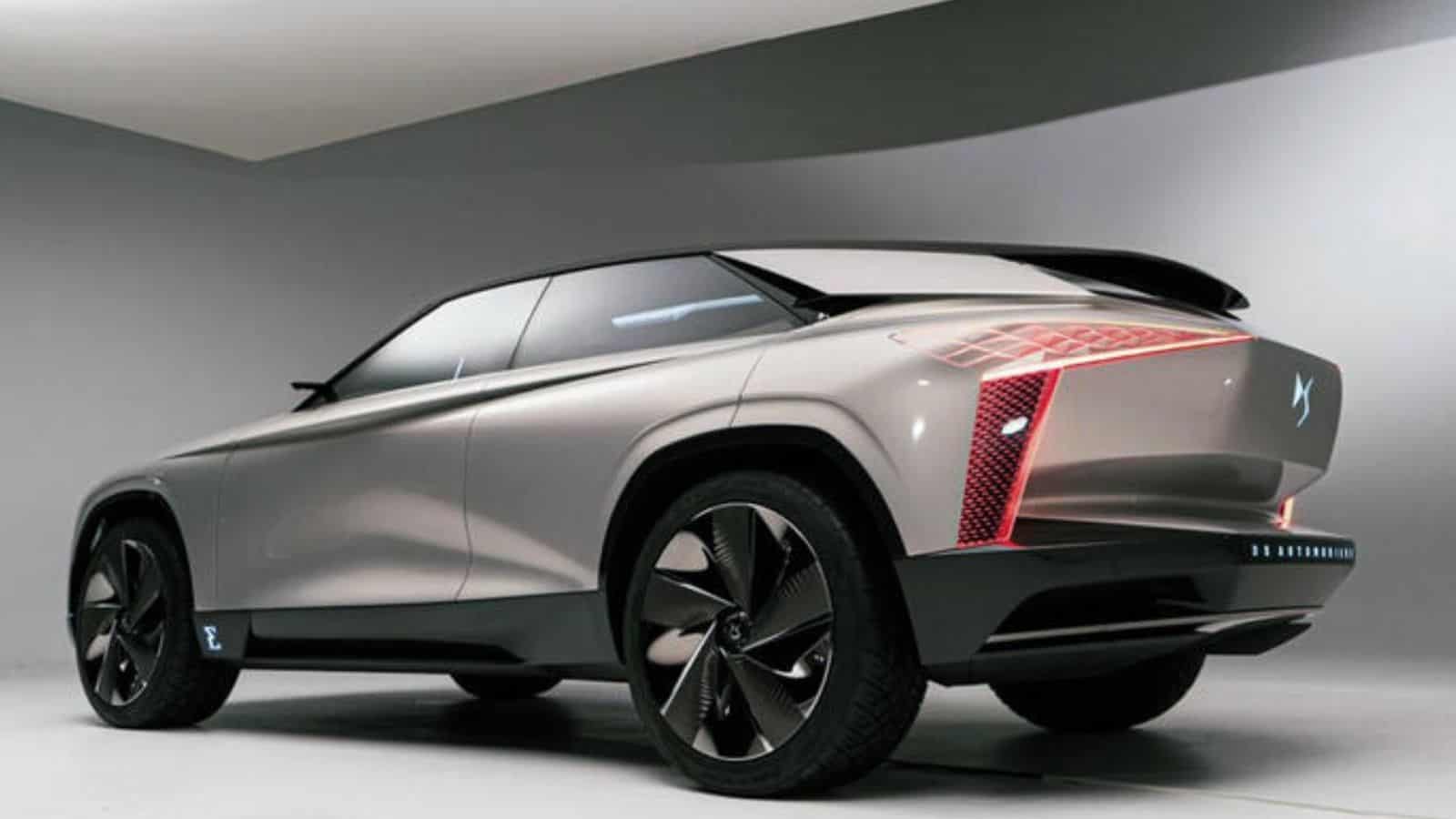 Stellantis svela in anteprima la DS8: l'elegante auto elettrica