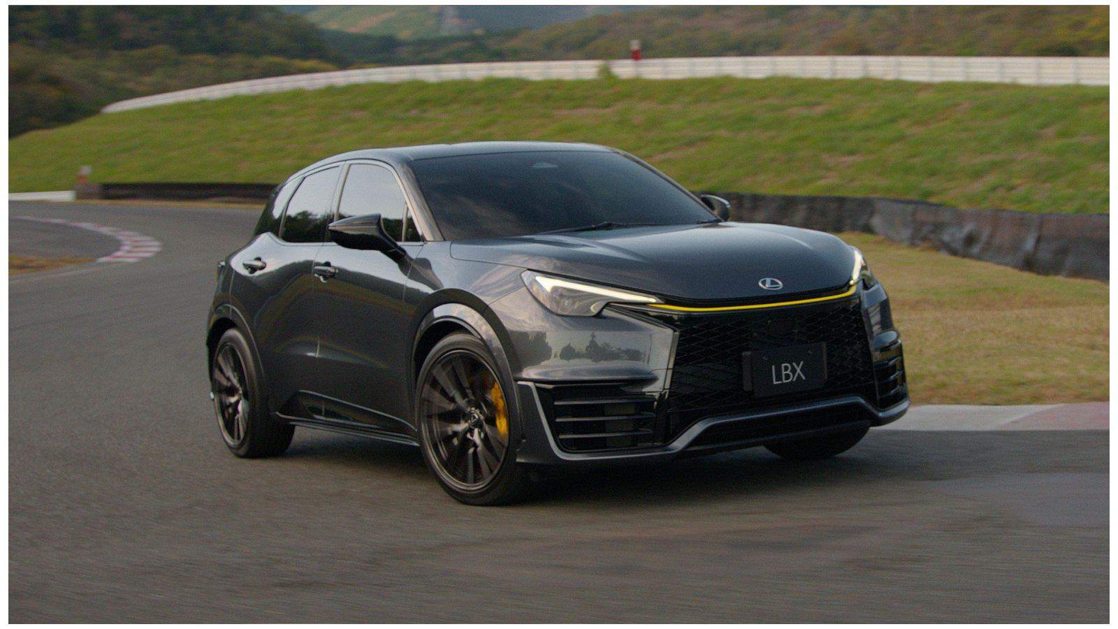 Debutto della Lexus LBX Morizo RR: il nuovo crossover sportivo