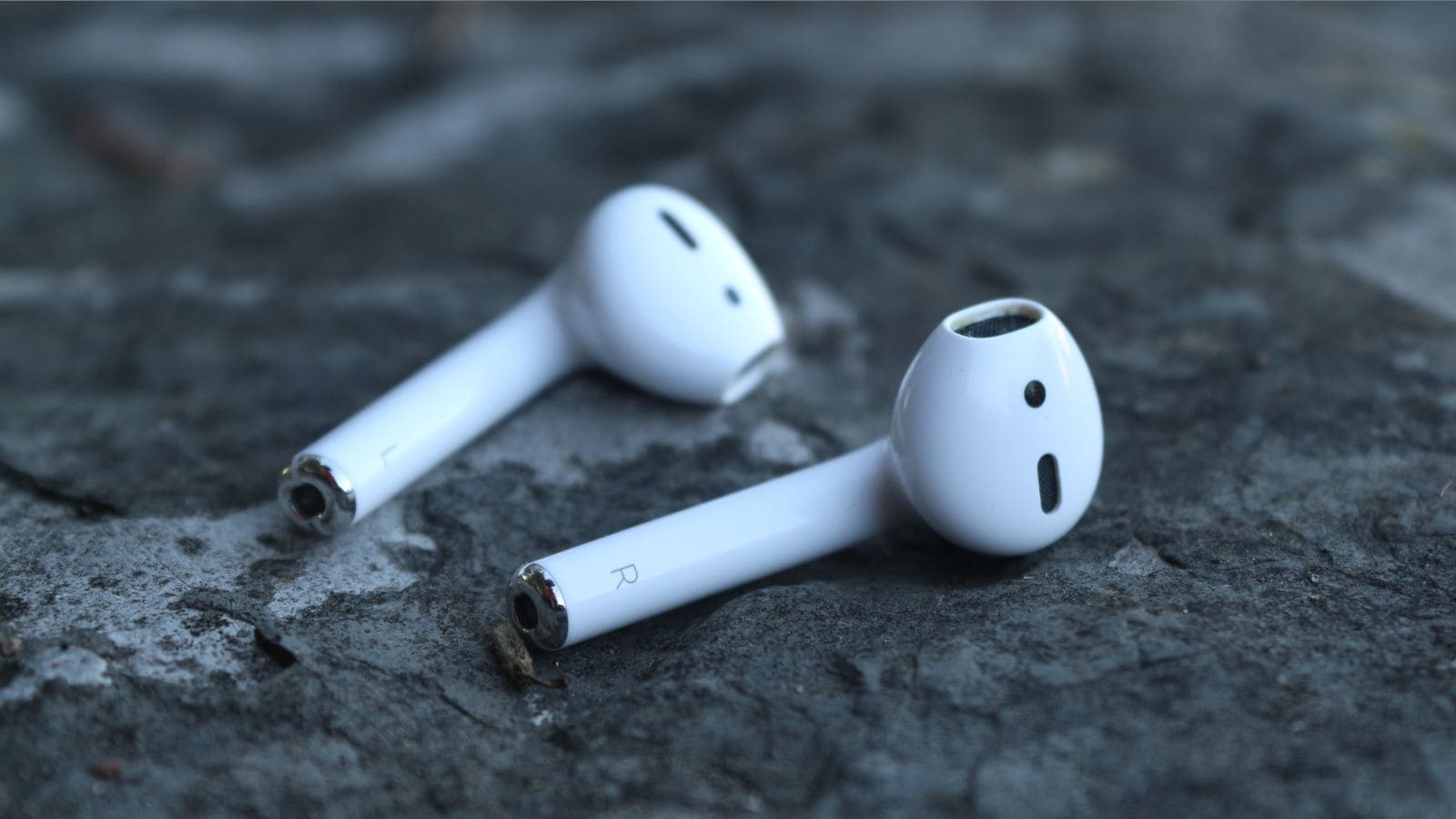 Apple realizzerà AirPods con fotocamera entro il 2026