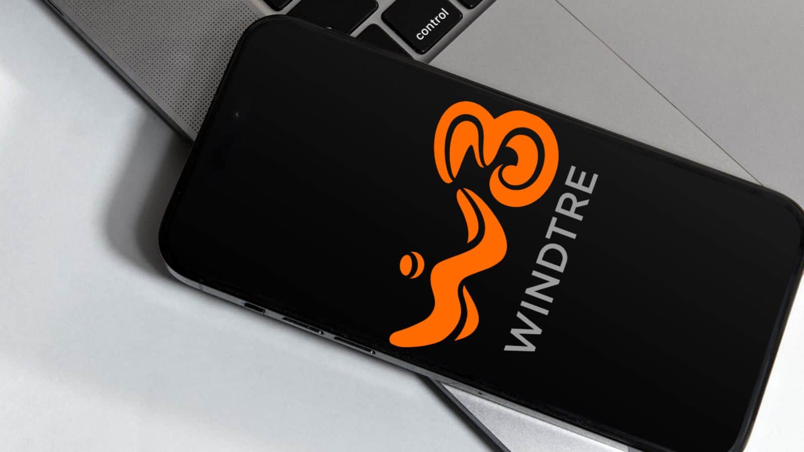 WindTre regala smartphone Vivo e 200 GB con l'offerta Start 5G