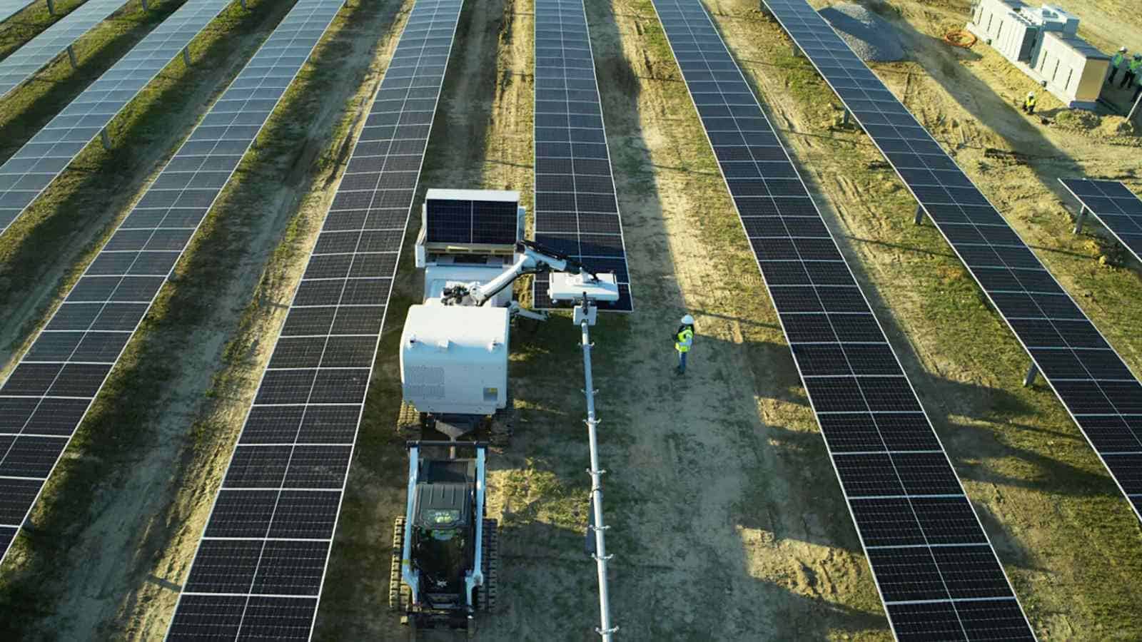 Maximo: il robot AI di Amazon per installazioni solari veloci