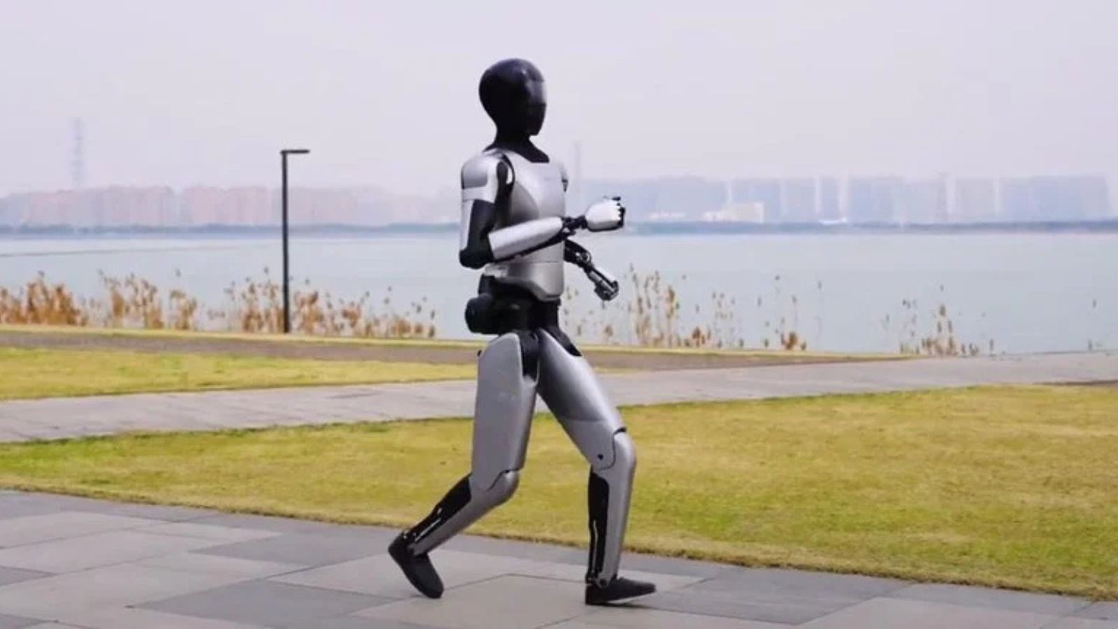 MagicBot, il robot umanoide che corre 100 metri in meno di 4 minuti