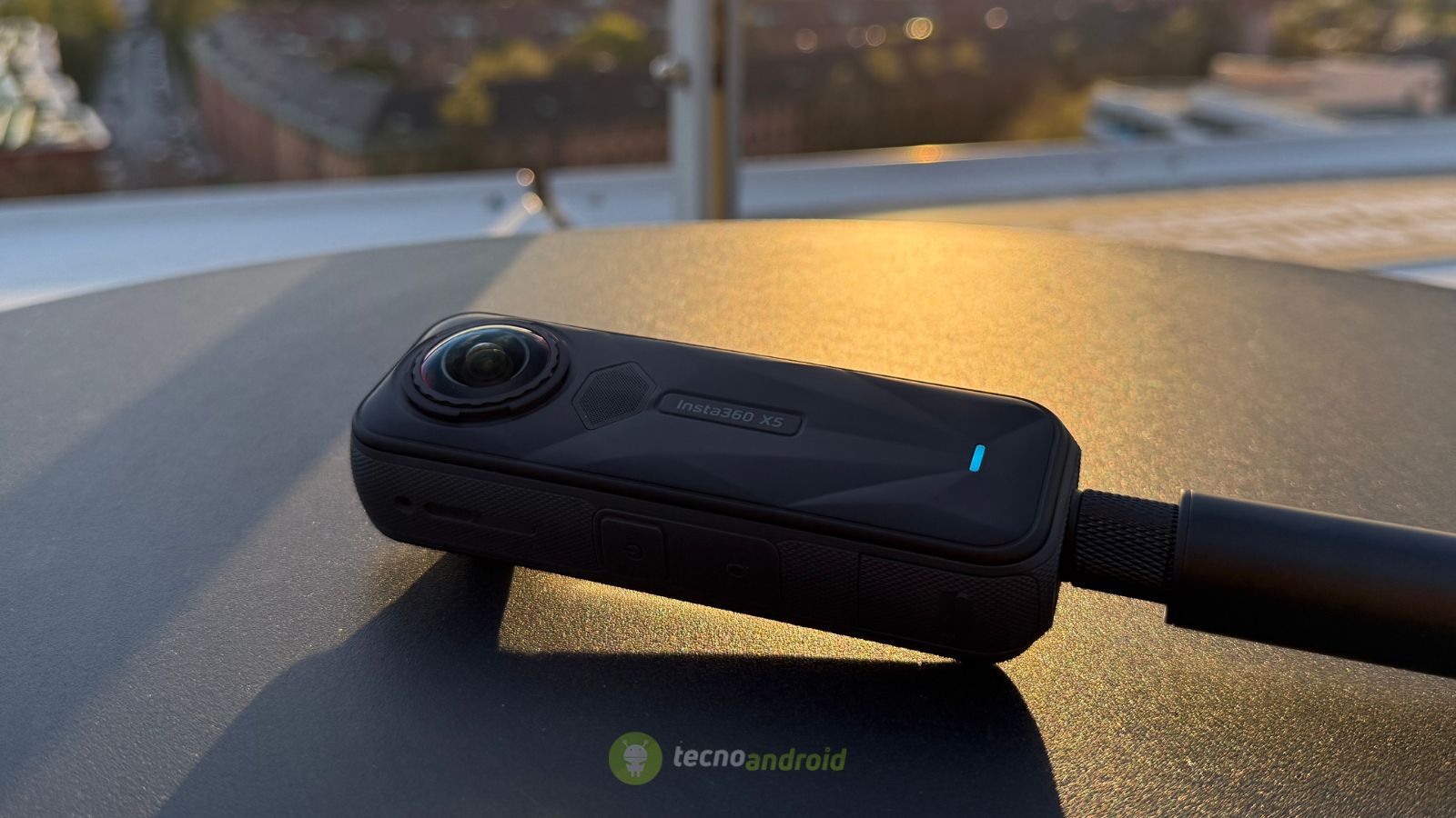 Insta360 X5, la nuova action cam 8K 360° è ufficiale: qualità superiore, AI e sensori più grandi
