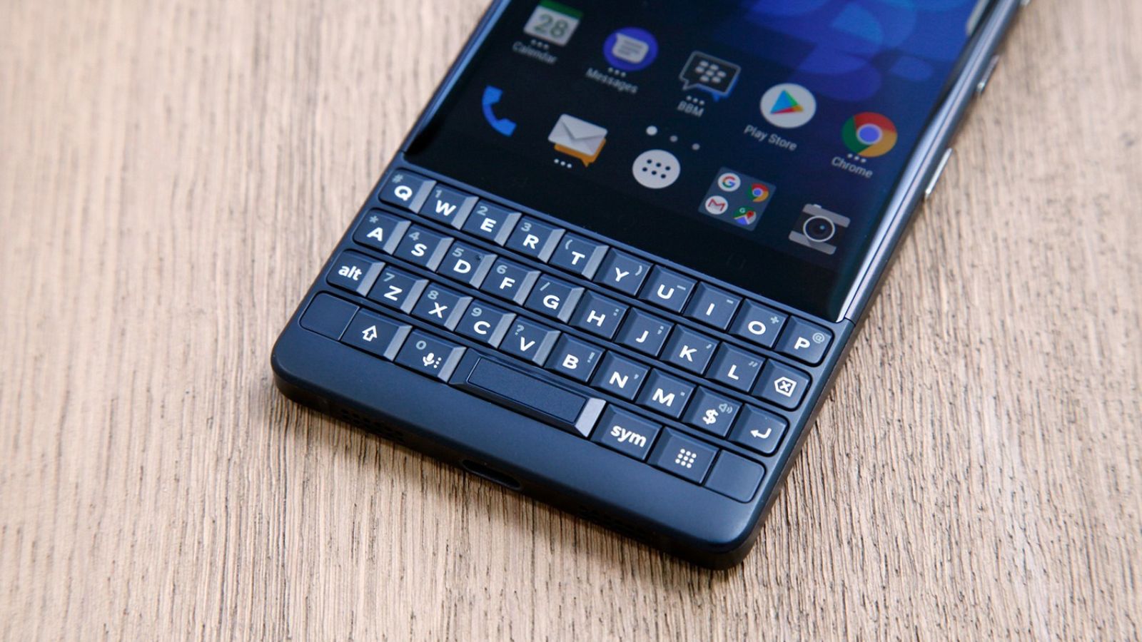 BlackBerry, clamoroso ritorno: pronto uno smartphone con tastiera fisica