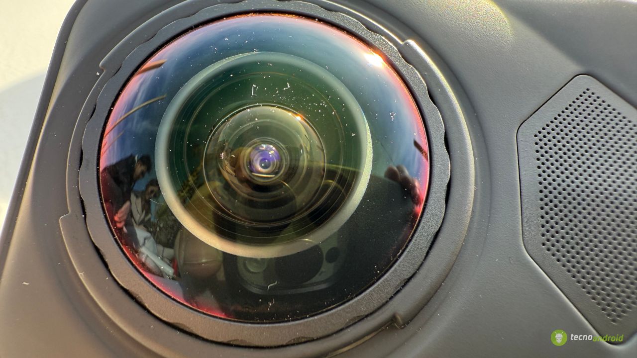 Insta360 X5, la nuova action cam 8K 360° è ufficiale: qualità superiore, AI e sensori più grandi