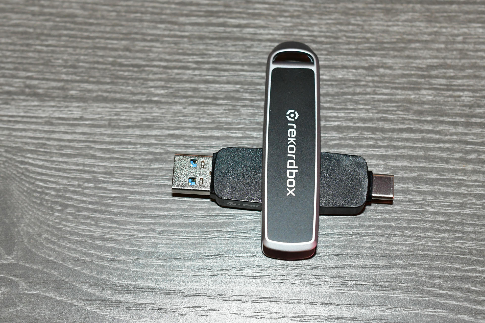 SanDisk DJ Flash Drive 512GB: la chiavetta USB definitiva per DJ ...