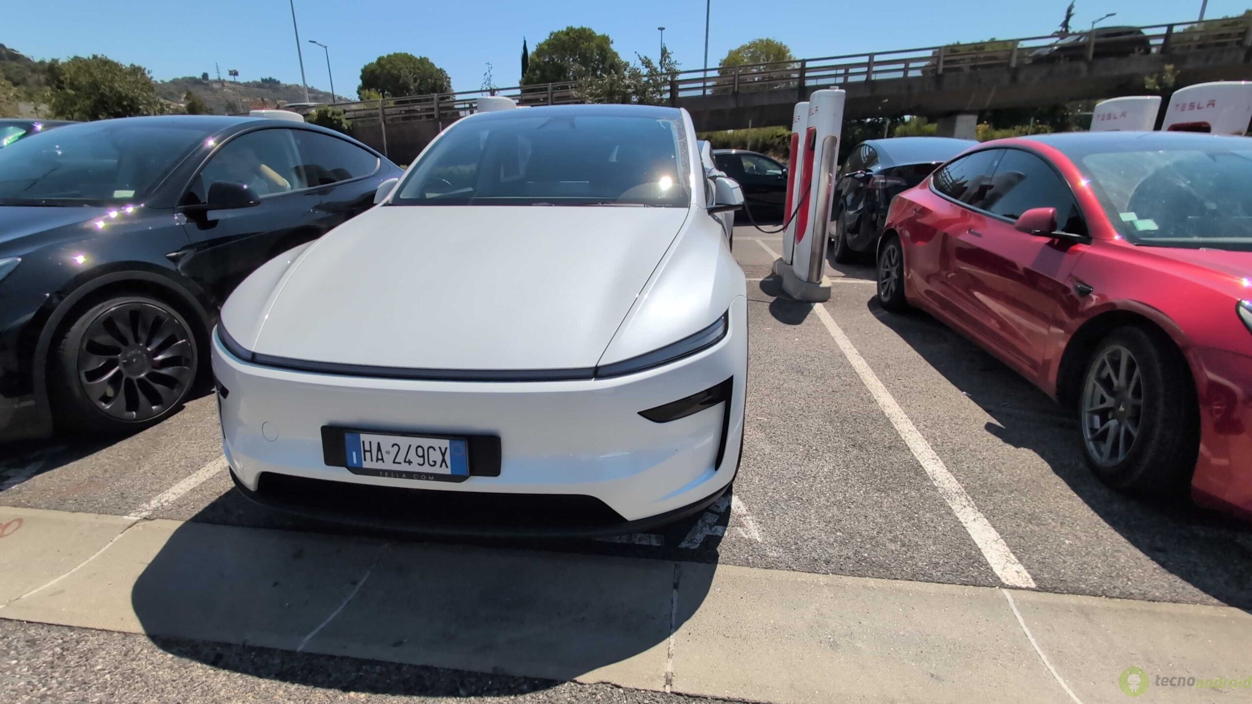 Tesla Model Y Juniper 2025: restyling completo, più intelligente e più ...