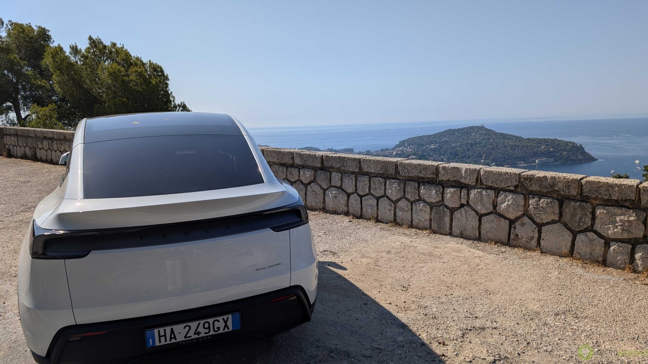 Tesla Model Y Juniper 2025: restyling completo, più intelligente e più ...