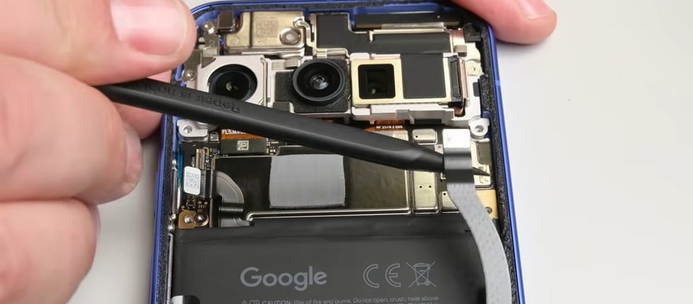 Google Pixel 10 smontato da iFixit: ecco il verdetto sulla riparabilità