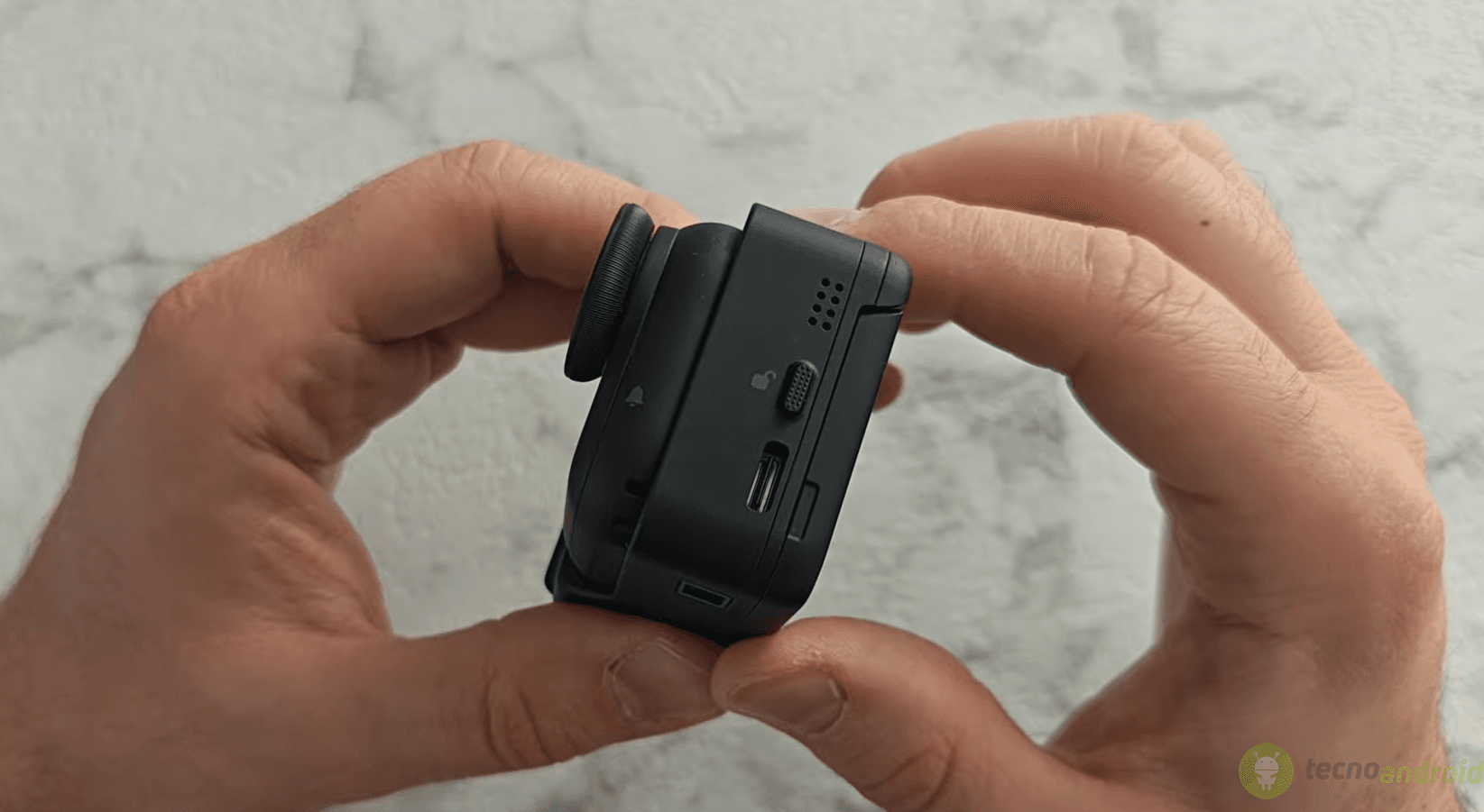 Insta360 GO Ultra, action camera leggera e piccolissima - Recensione