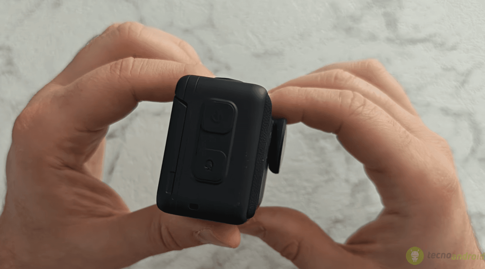 Insta360 GO Ultra, action camera leggera e piccolissima - Recensione