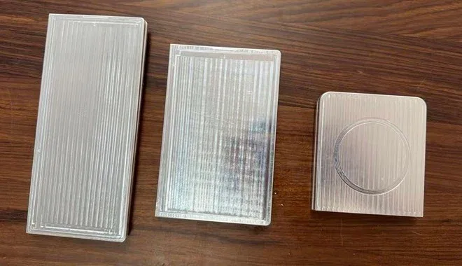 Samsung Galaxy Z Fold 8 Wide: il dummy svela le reali proporzioni