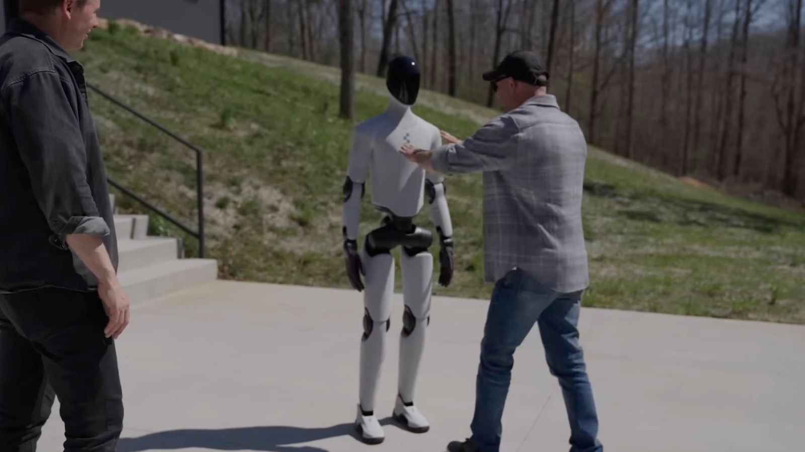 Figure 03, il robot che si ricarica dai piedi: la demo fa venire i ...