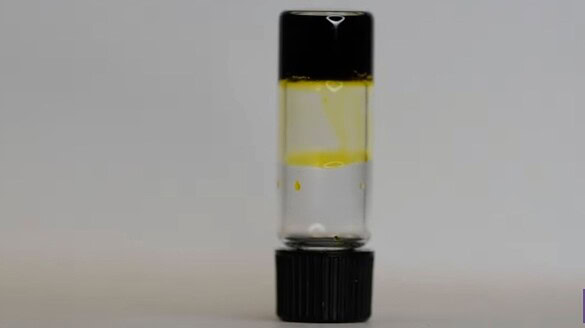 Batteria liquida, la scoperta che si carica al buio e dura mesi ...